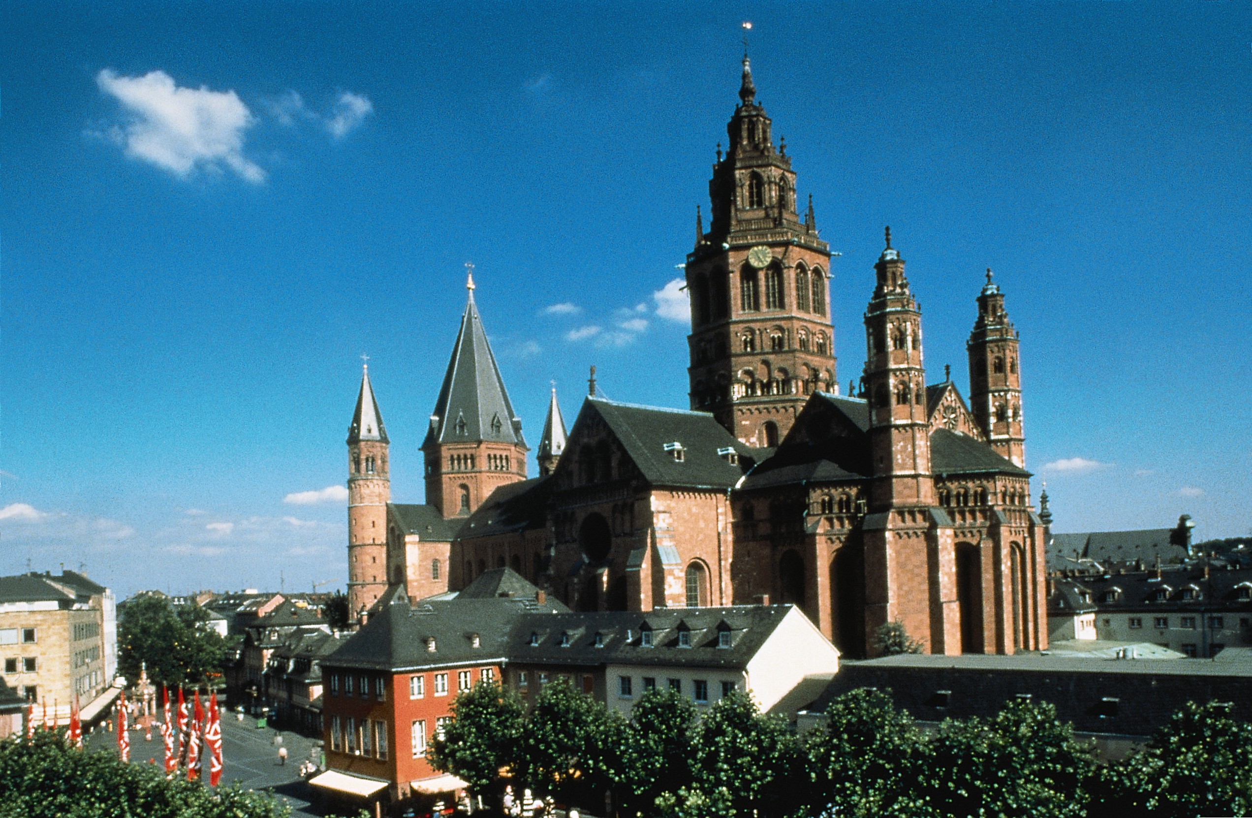 Picture Gallery of Mainz | Master in international Economics and Public ...